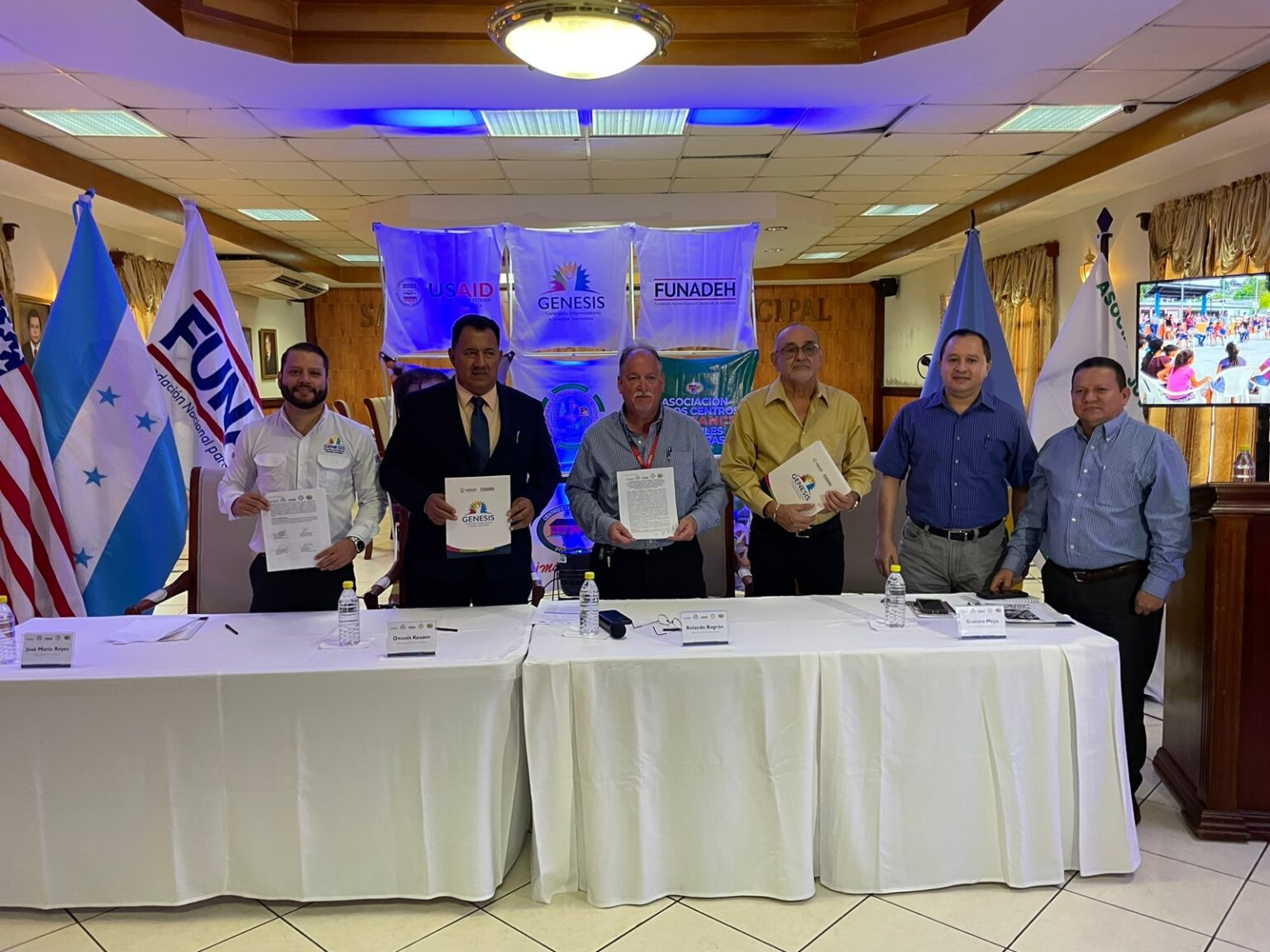FUNADEH, EN ASOCIO CON USAID A TRAVÉS DE SU PROYECTO GENESIS, FIRMA ...